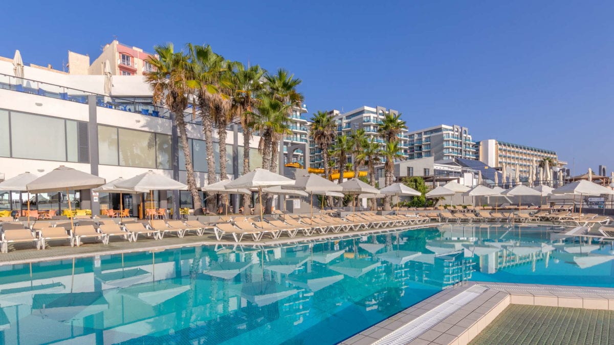 Luzzu Lido Malta outdoor pool - Day by the pool